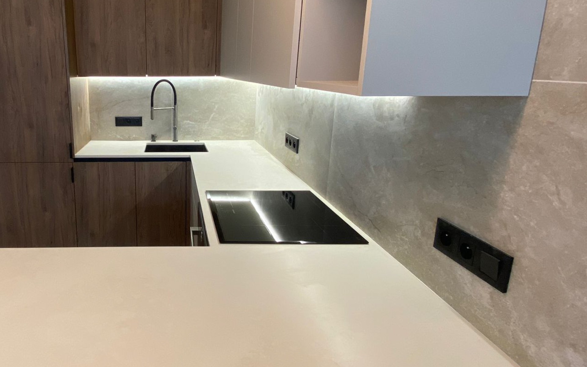 9 dekorów, które najlepiej sprawdzą się w połączeniu z drewnem | ArchiType